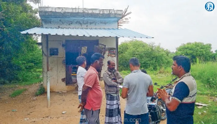 செஞ்சி அருகே டாஸ்மாக் கடையை உடைத்து ₹1.50 லட்சம் மதுபாட்டில்கள் கொள்ளை - Dinakaran